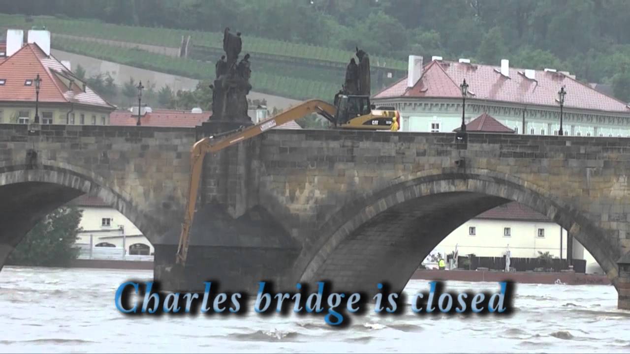 Prague flood (Praha povodně) 3.06.2013 13:50-15:35 - YouTube