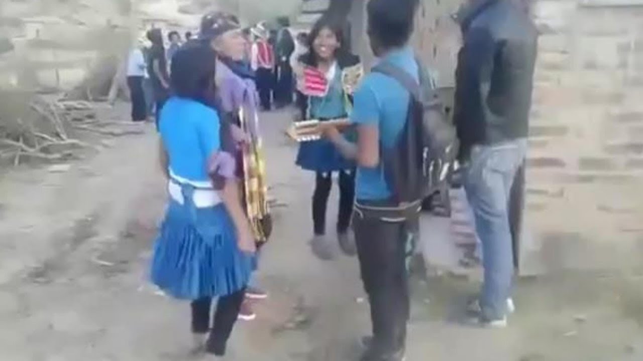 MIS LINDAS CHOLITAS POTOSINAS BAILANDO cholitas - YouTube