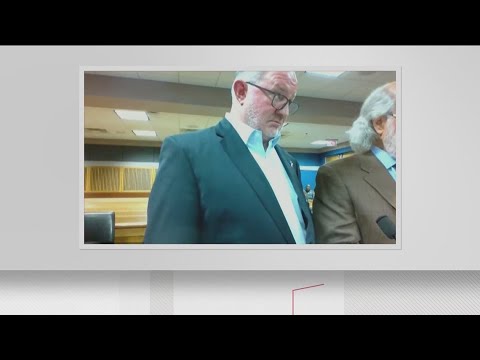 First plea deal in Trump Georgia RICO case - YouTube