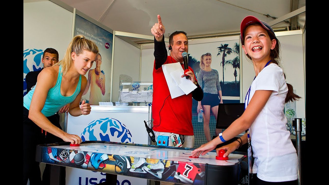 Genie Bouchard Plays Air Hockey With Fan - YouTube