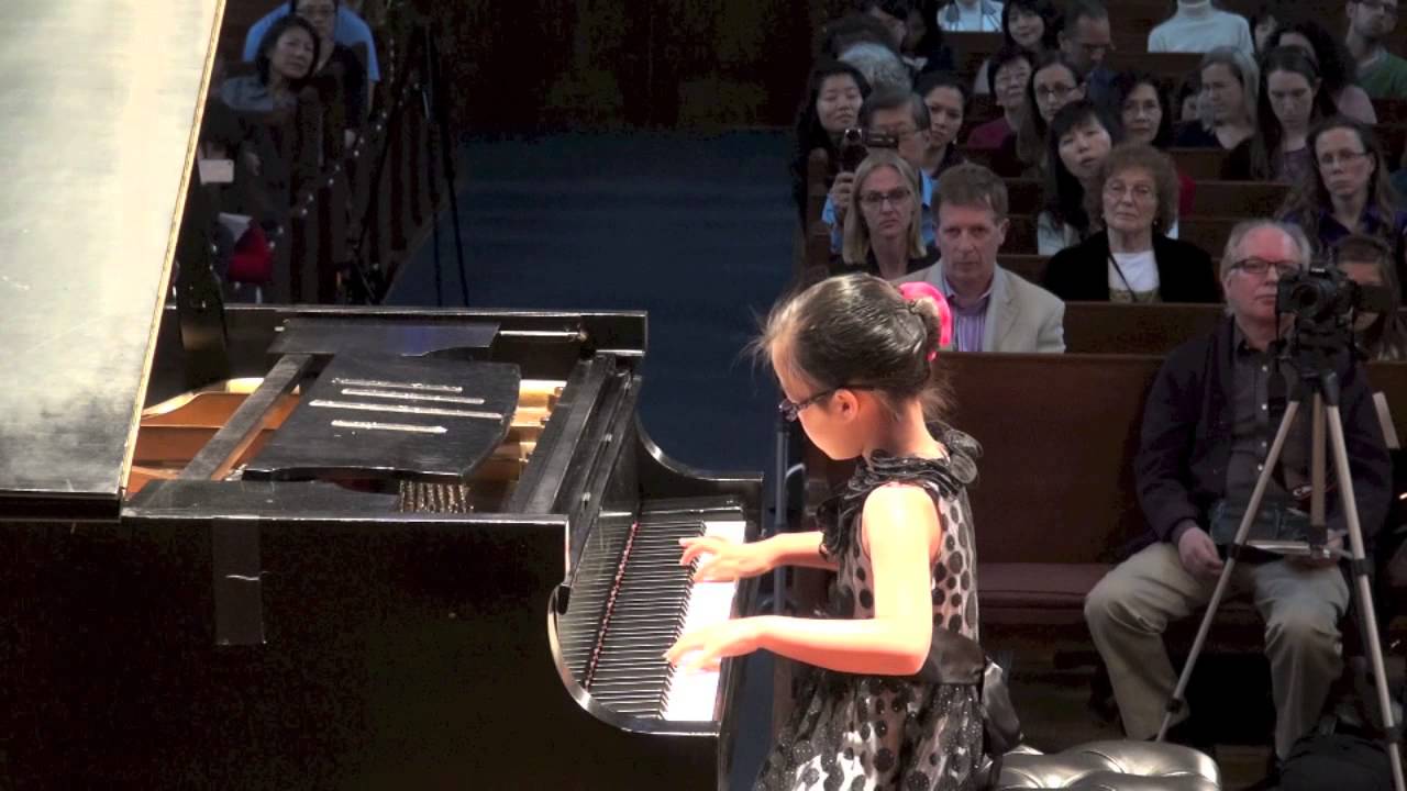 Anna Guan Performs Recuerdos de Viaje (Isaac Albeniz) - YouTube