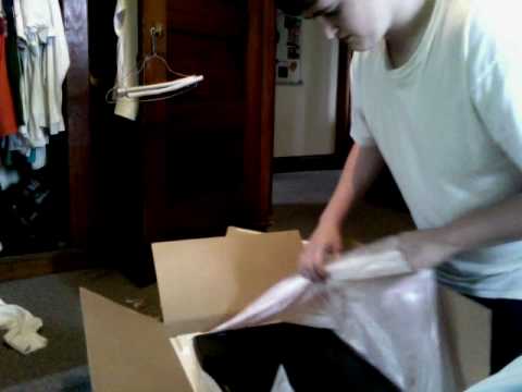 Unboxing of 24" Samsung syncmaster 2433 monitor - YouTube
