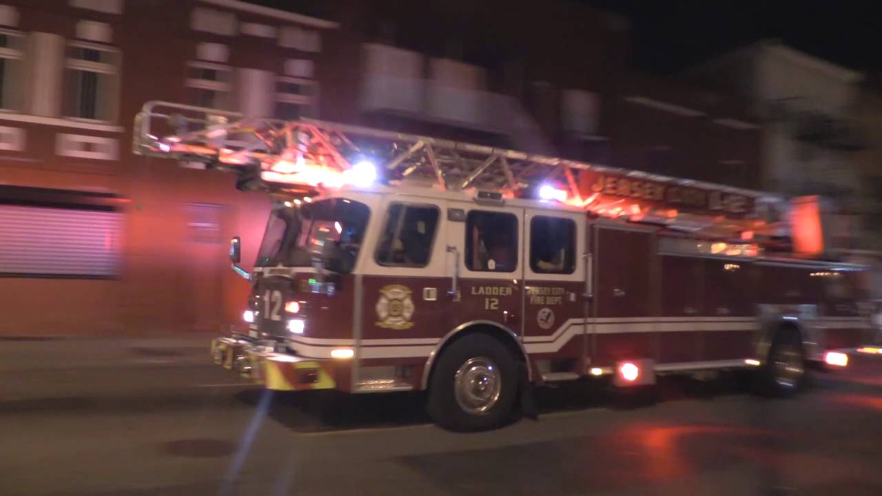 Jersey City NJ Fire Department JCFD Ladder 12 Responding on Communipaw ...