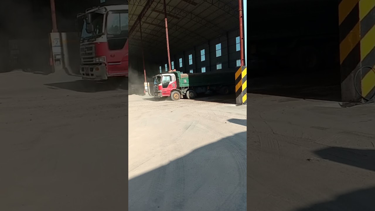 saat yang paling mendebarkan abang lori .. Tipper tayar 12 jack pasir ...