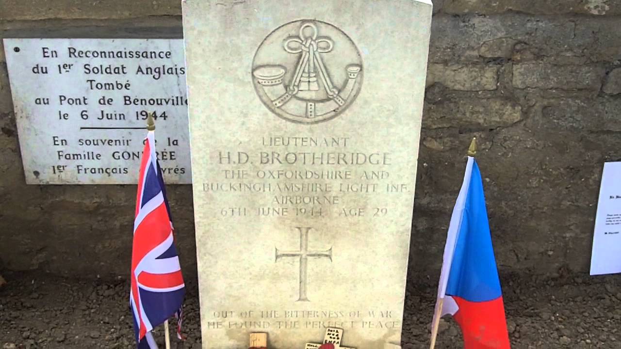 Lt H D Brotheridge's grave, Ranville Churchyard, France - YouTube