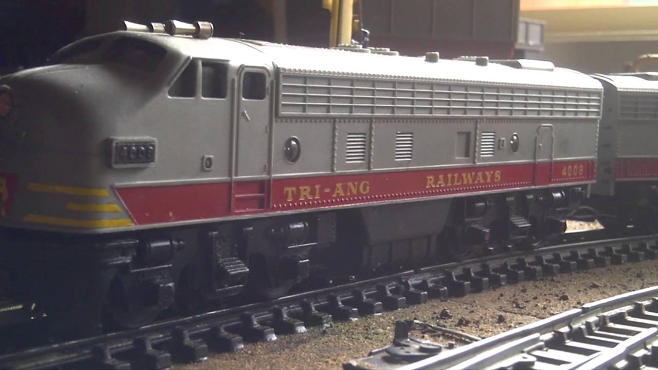 Triang F7's A+B units make a slippery start! - YouTube