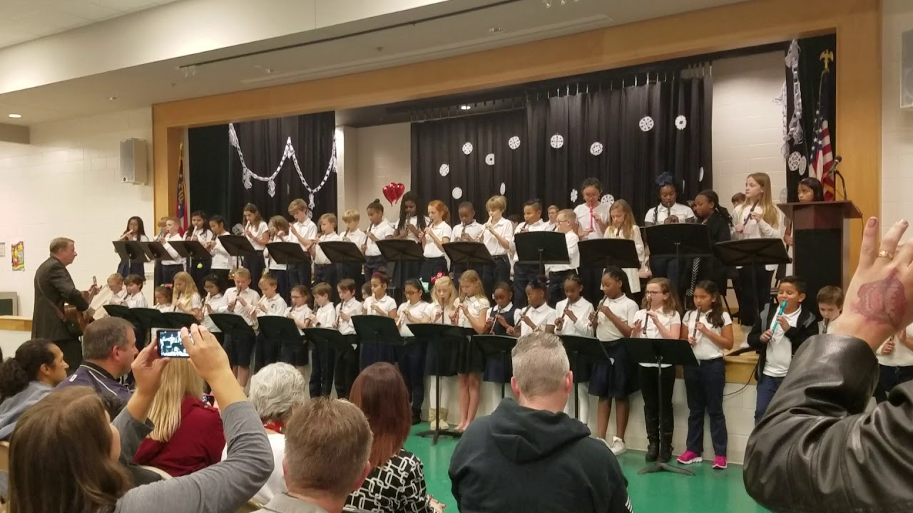Sammy 4th graders Recorders show - YouTube