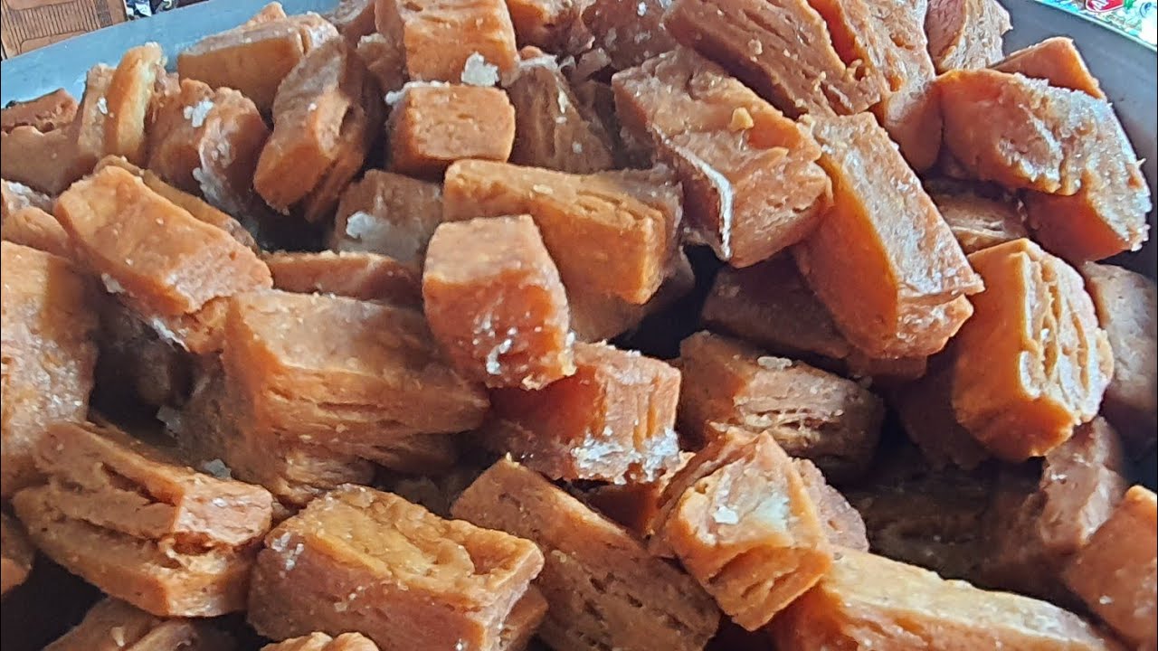 Odisha famous Yummi Taste Chhena Gaja eating Prince Behera - YouTube