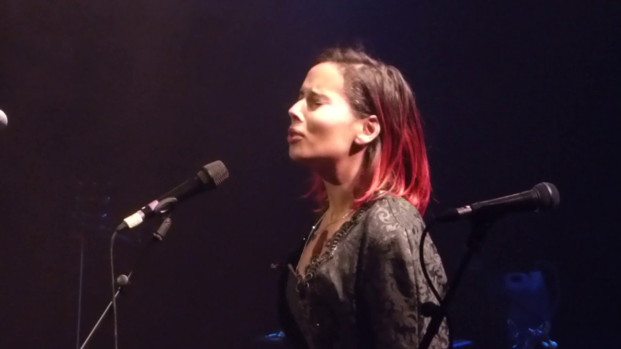 Rhiannon Giddens - Pretty Saro Dublin Nov 2017 - YouTube