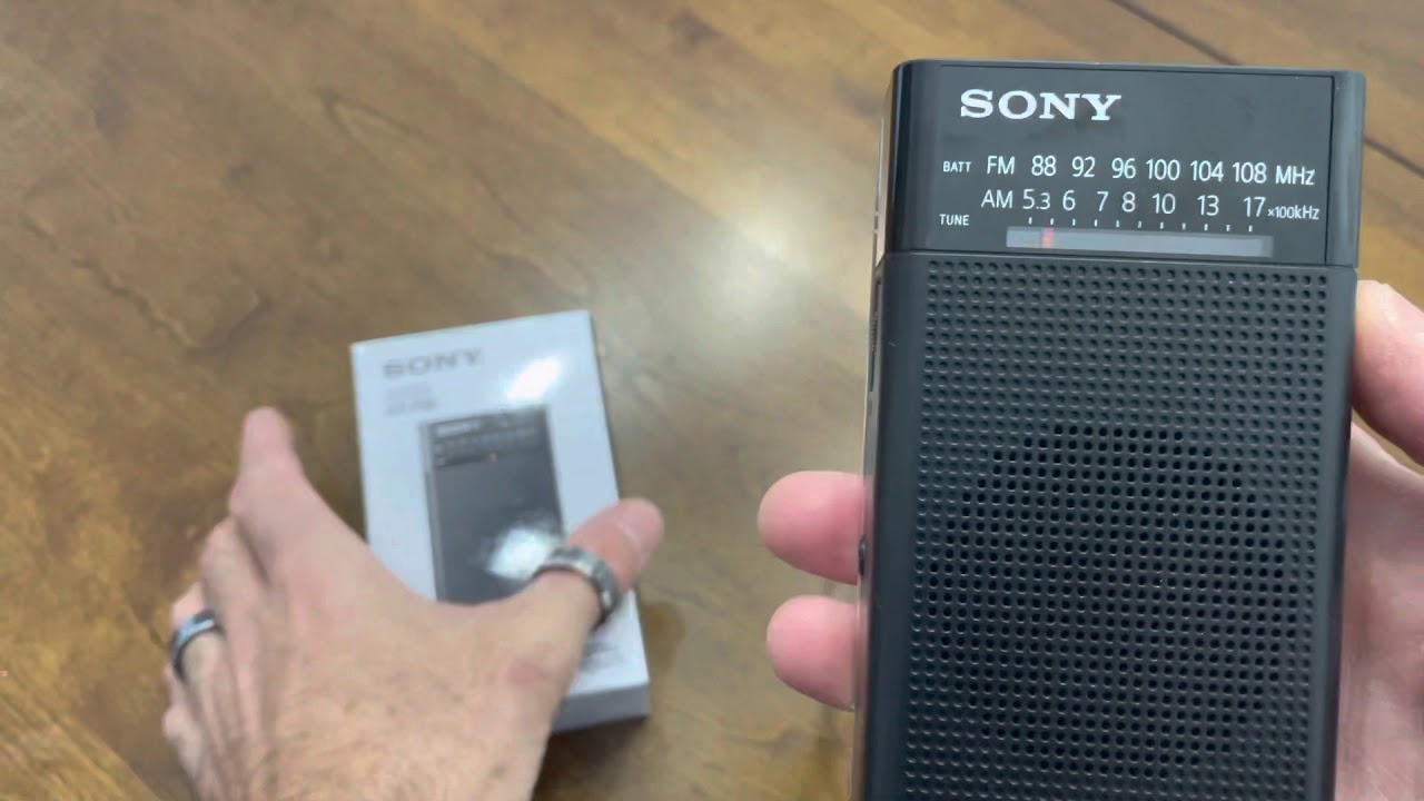 Am-Fm Sony portable radio - YouTube