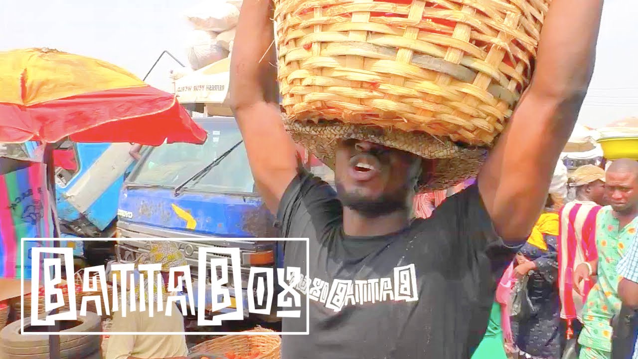OMG: how to CARRY LOAD on your HEAD in Nigeria market - YouTube