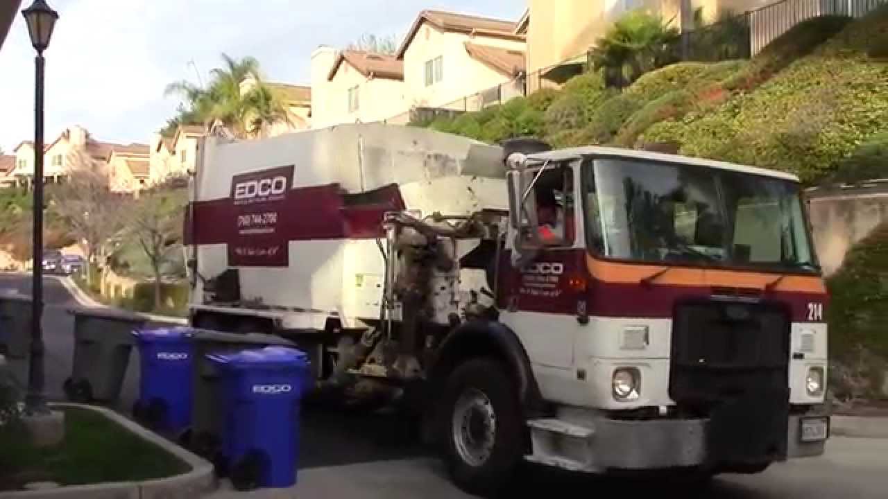 Autocar WX64 Bridgeport Side Loaders - YouTube