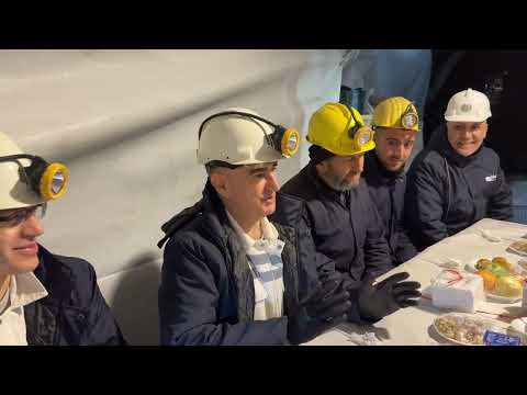 *Vali Özkan, Yeni Yılı Madencilerle Birlikte Karşıladı*