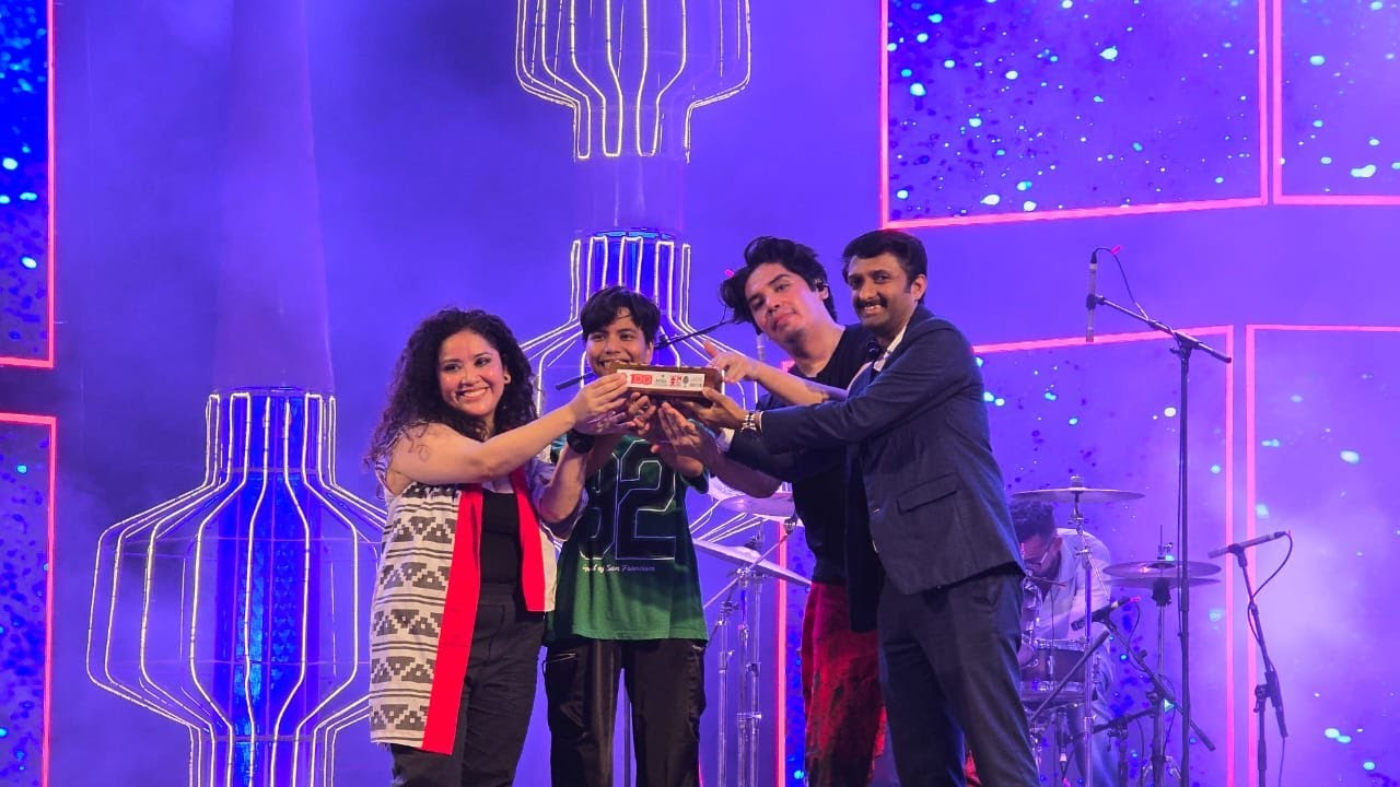 DeerMX LIVE in INDIA at IIM Festival (Highlights) - YouTube