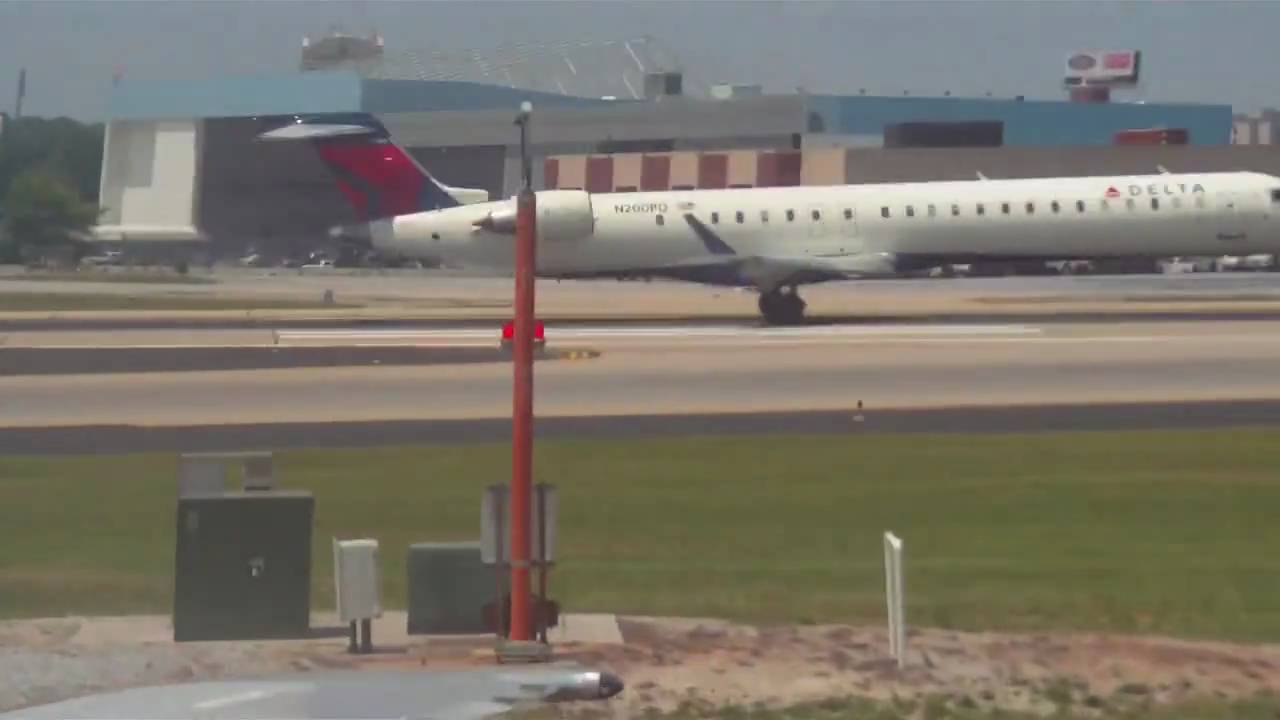 delta airlines md-88 engine shutdown - YouTube