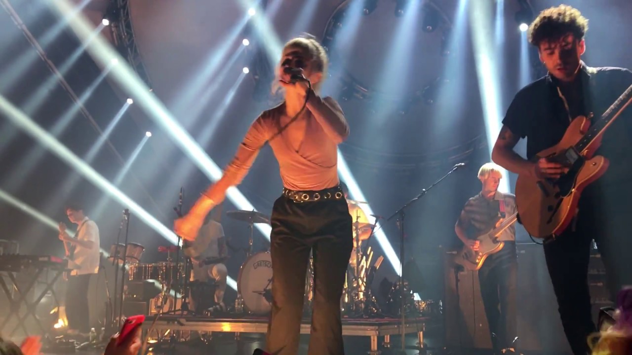Still Into You - Paramore (Live in Boston) - YouTube