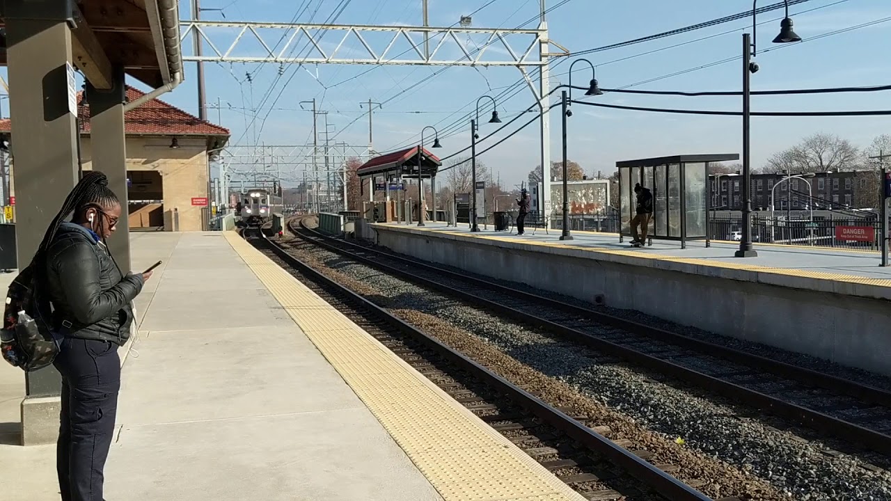 SEPTA Train Arriving at WAYNE JUNCTION - YouTube