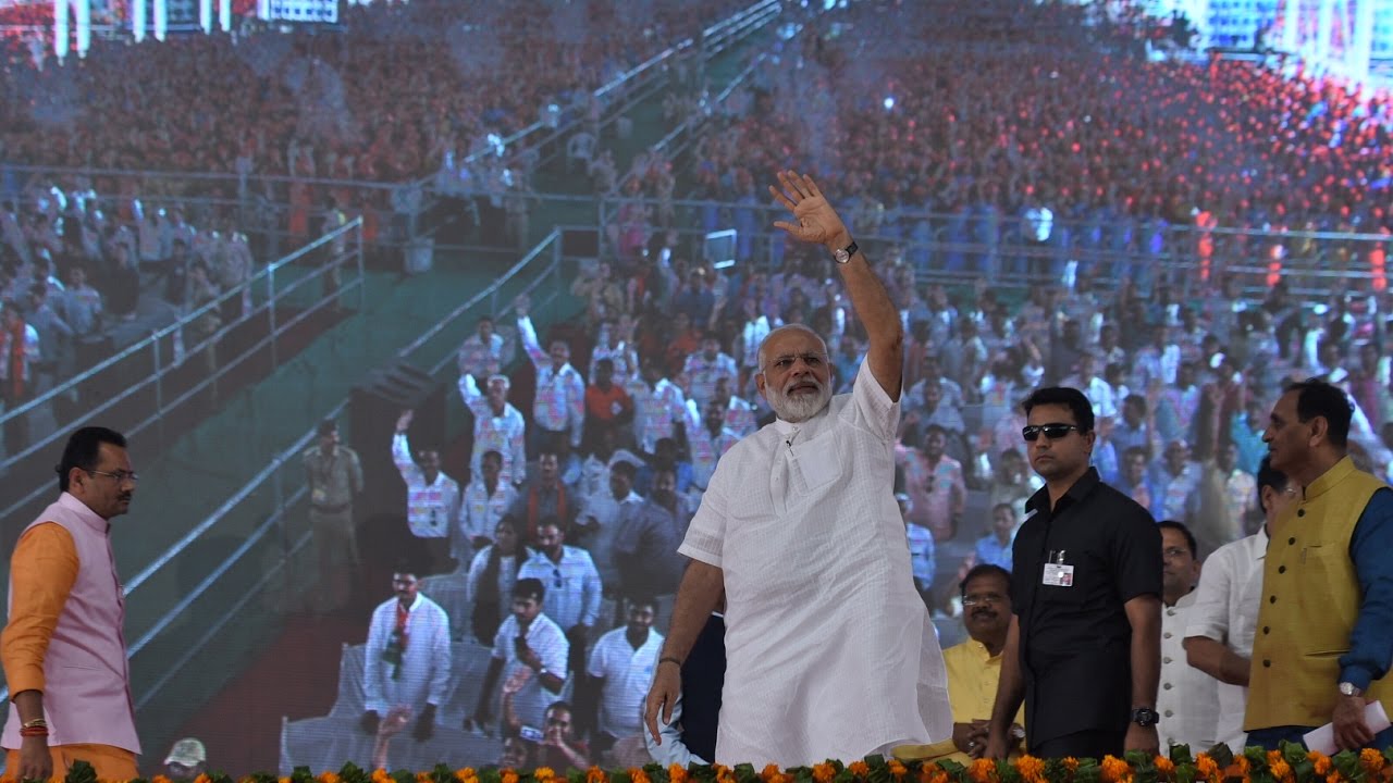 PM Modi at inauguration of SUMUL Cattle Feed Plant in Tapi District ...