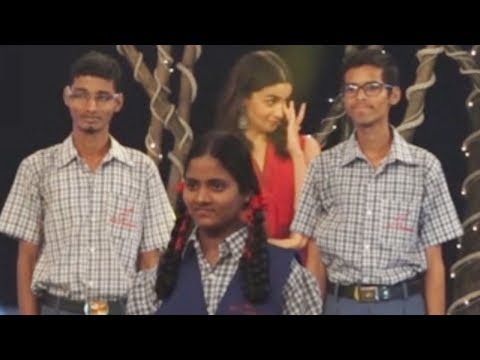 Why did an emotional Alia Bhatt CRY on stage ? Video