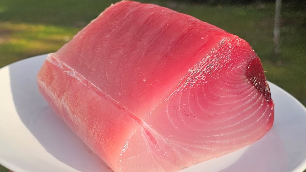 How to cut a 40-pound Hawaiian Albacore(Tombo) Tuna ASMR - YouTube