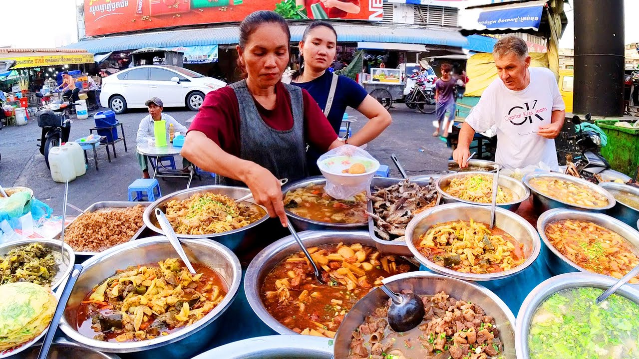 Cambodian Cheap Street Food for Dinner at Orussey Market, Beef Noodle ...