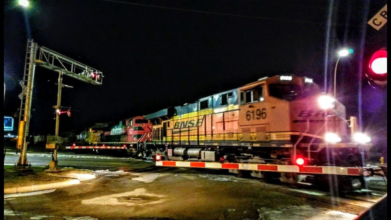 BNSF, Ferromex, UP Lead Long Freight Train Out Of Sioux City - YouTube
