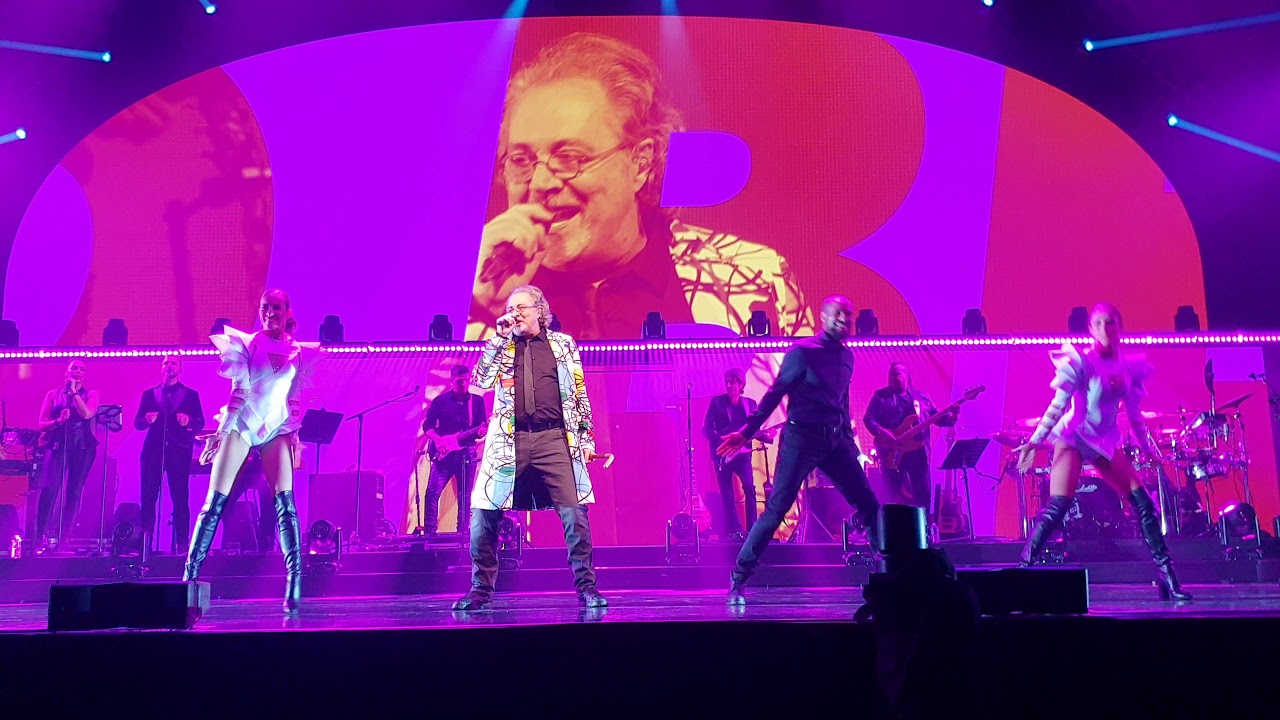Patrick hernandez born to be alive stars 80 and friends - YouTube