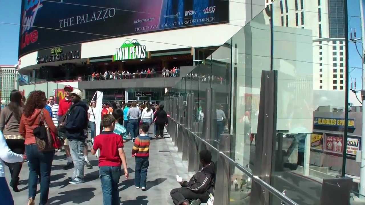 Walking The Las Vegas Strip [Spring Break 2013] March Madnessラスベガス ...