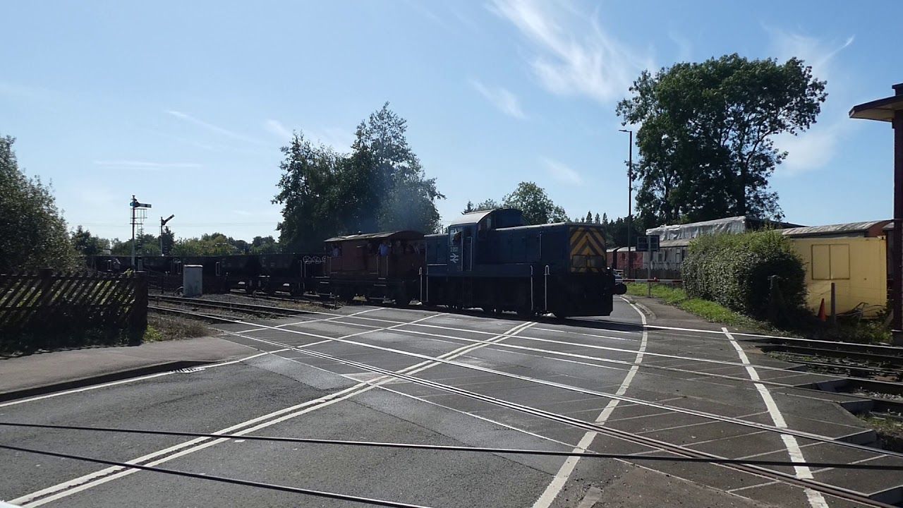 Lydney Junction Level Crossing 13/09/2019 (4) - YouTube