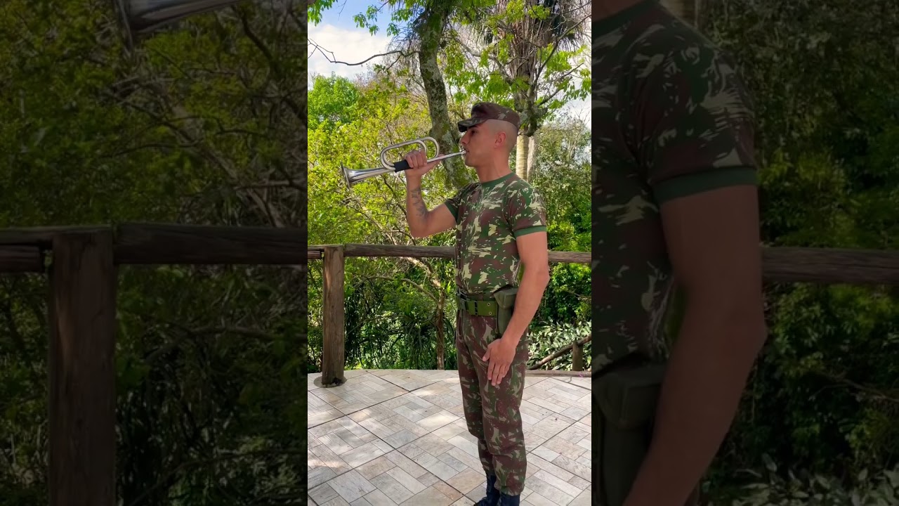 Cabo corneteiro - Marcha batida ( toque da bandeira ). - YouTube