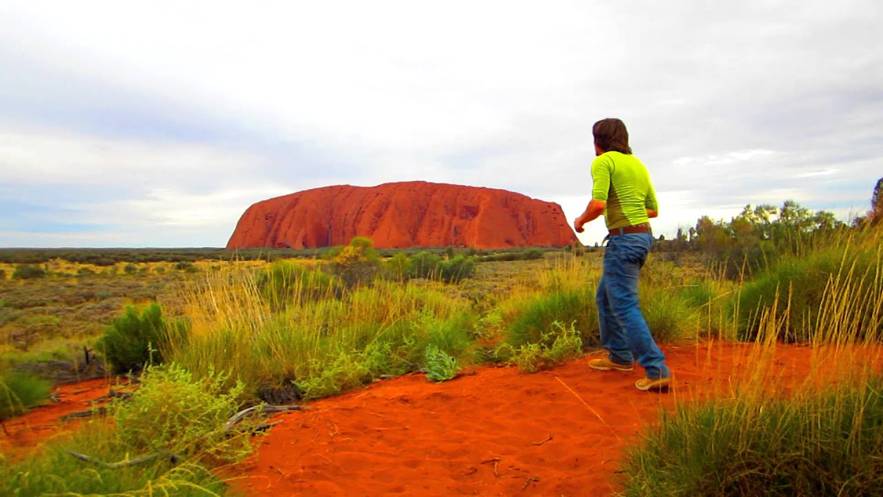 Bumerang Boomerang Backpacker Uluru Ayers Rock Down Under 2011 - YouTube