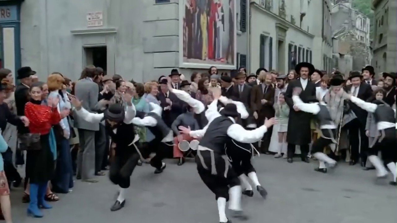 Rabbi jacob il va dance😂😂😂 - YouTube