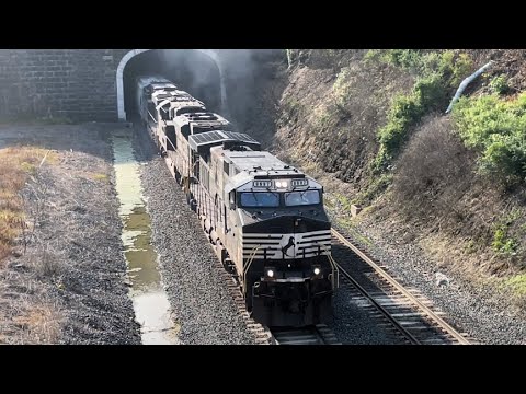 NS 9697 leads manifest past Glitzen PA, 6-15-22 - YouTube