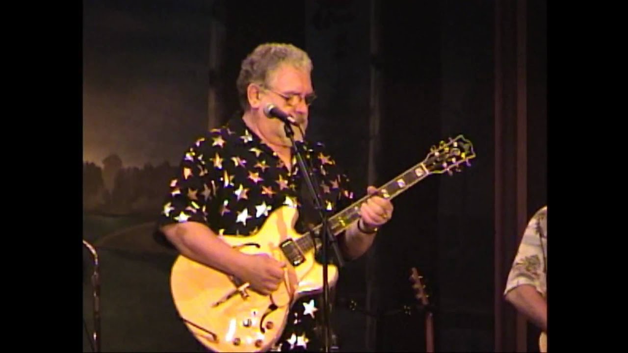 Richard Bowden with Moon & The Starz - YouTube