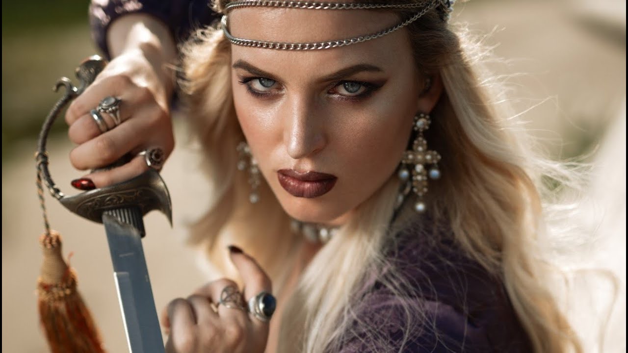 Portrait lighting behind the scene - Beach photoshoot with Karie - YouTube