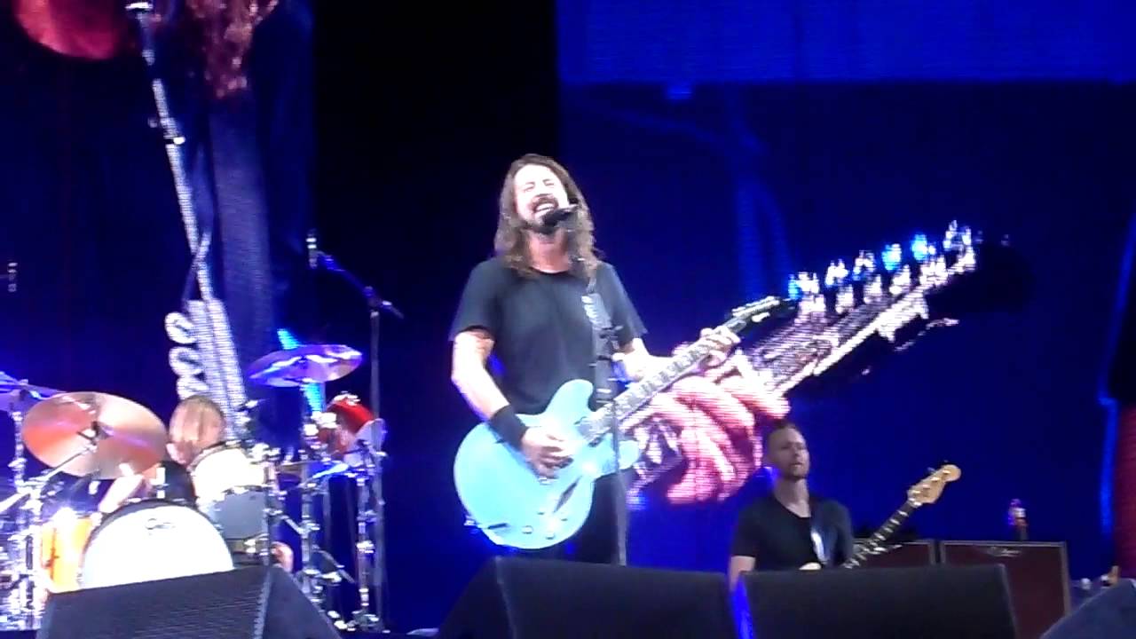 Foo Fighters - Big Me - Live in Belo Horizonte 2015 - YouTube