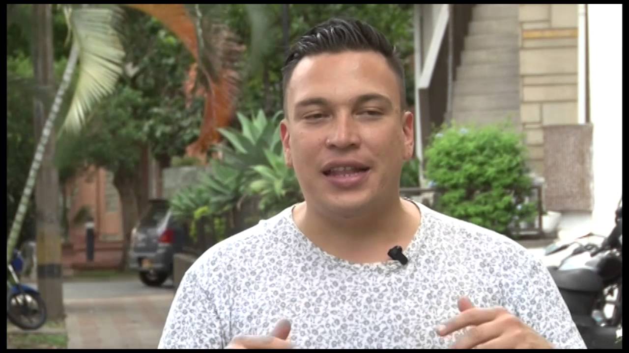 El comediante bogotano Tato Devia nos presenta su obra: Que no se nos ...
