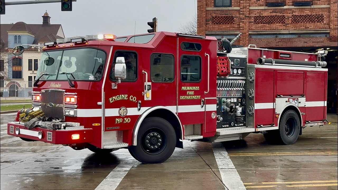 Milwaukee Fire Department Engine 30 Responding X2 - YouTube