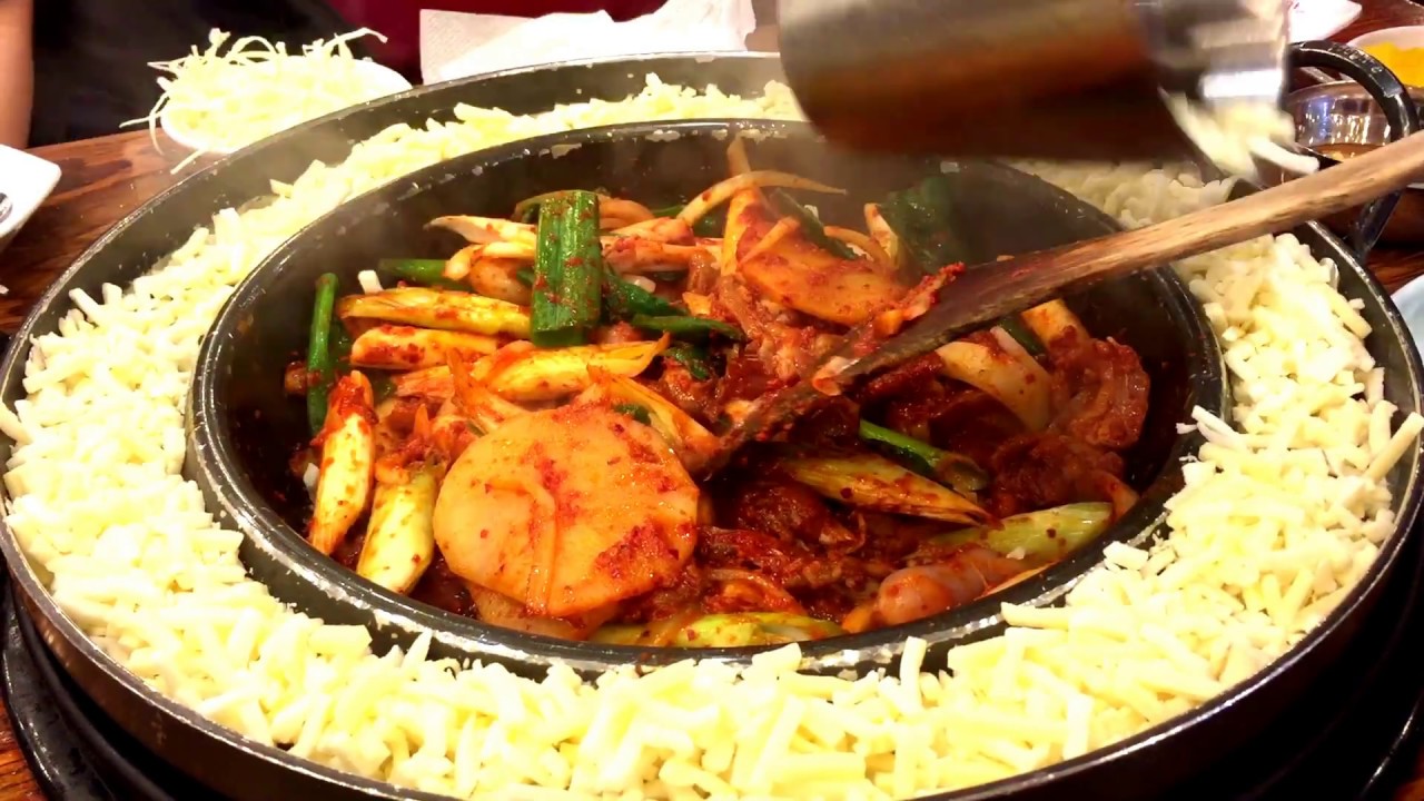Yoogane Chicken Galbi (Cheese Edition) 柳家起司辣炒雞排 유가네 닭갈비 - YouTube