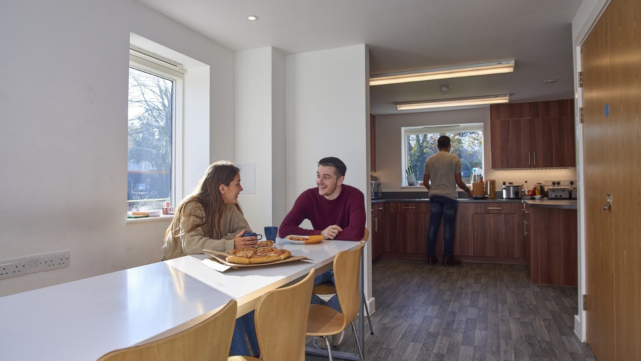 George Eliot Accommodation Tour | Royal Holloway, University of London ...