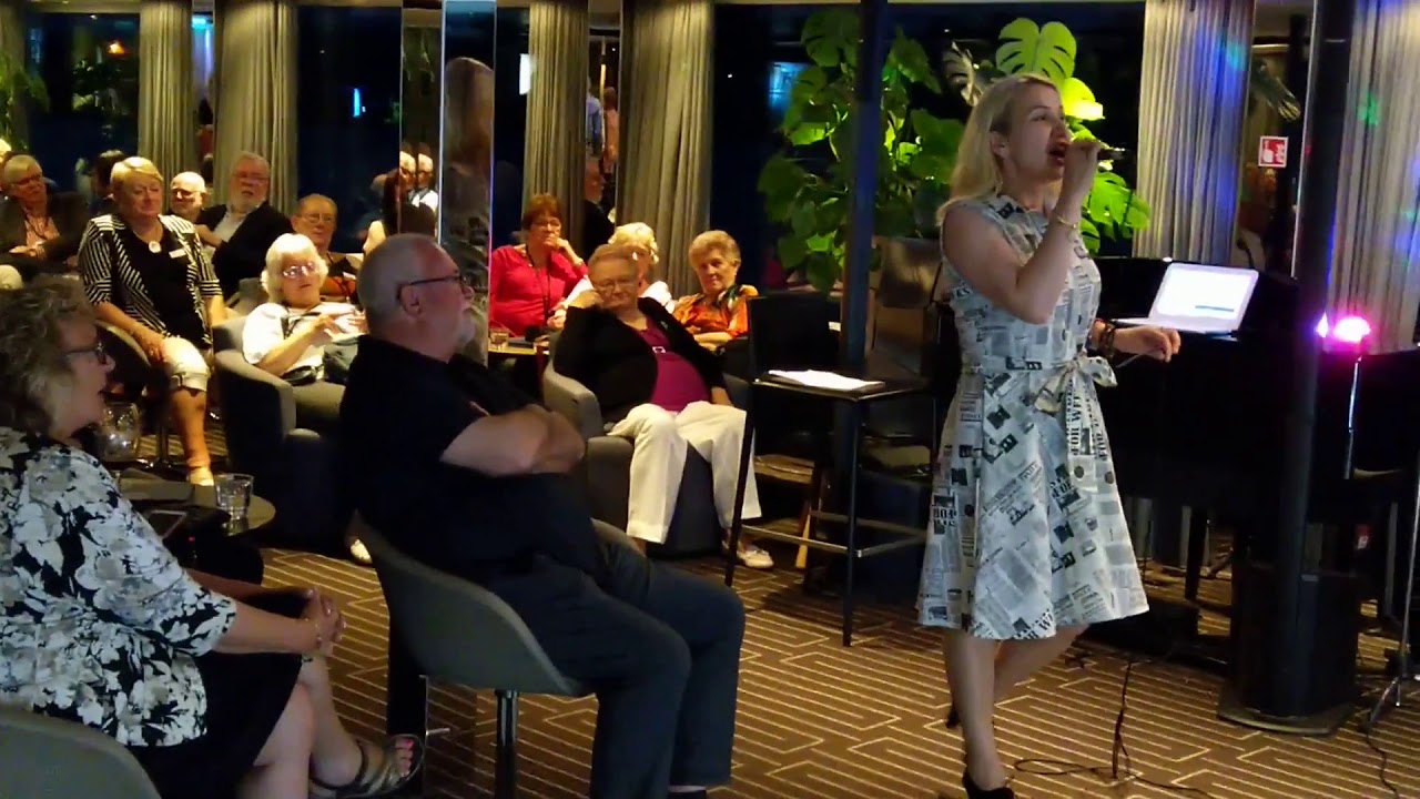 Mariana Singer - YouTube