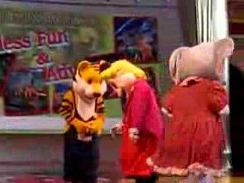 Genting Highlands Mascots Dance - YouTube