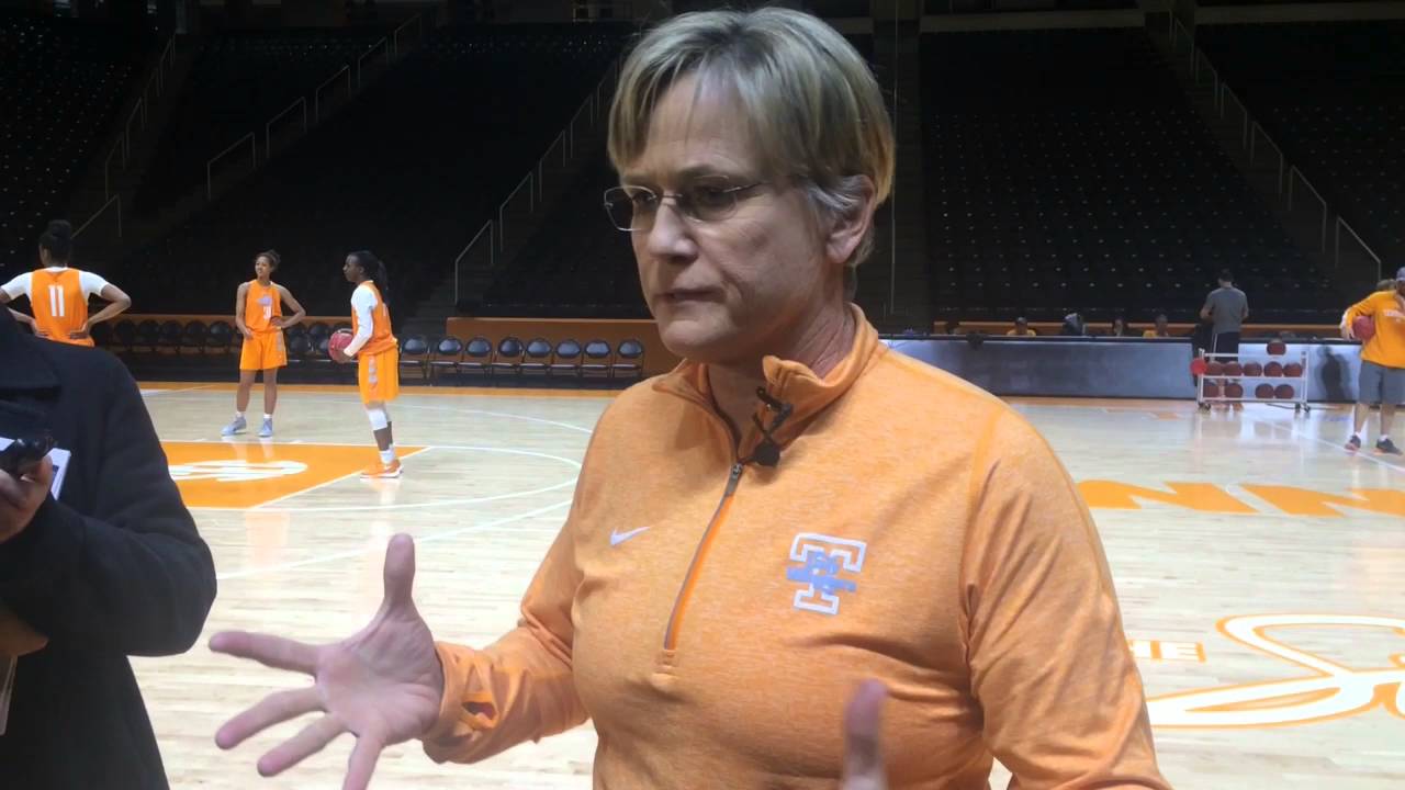 Holly Warlick discusses South Carolina - YouTube