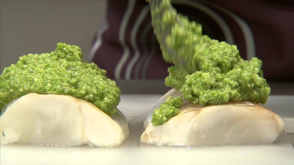 Schelvis met erwtenpesto en wortelpuree - YouTube