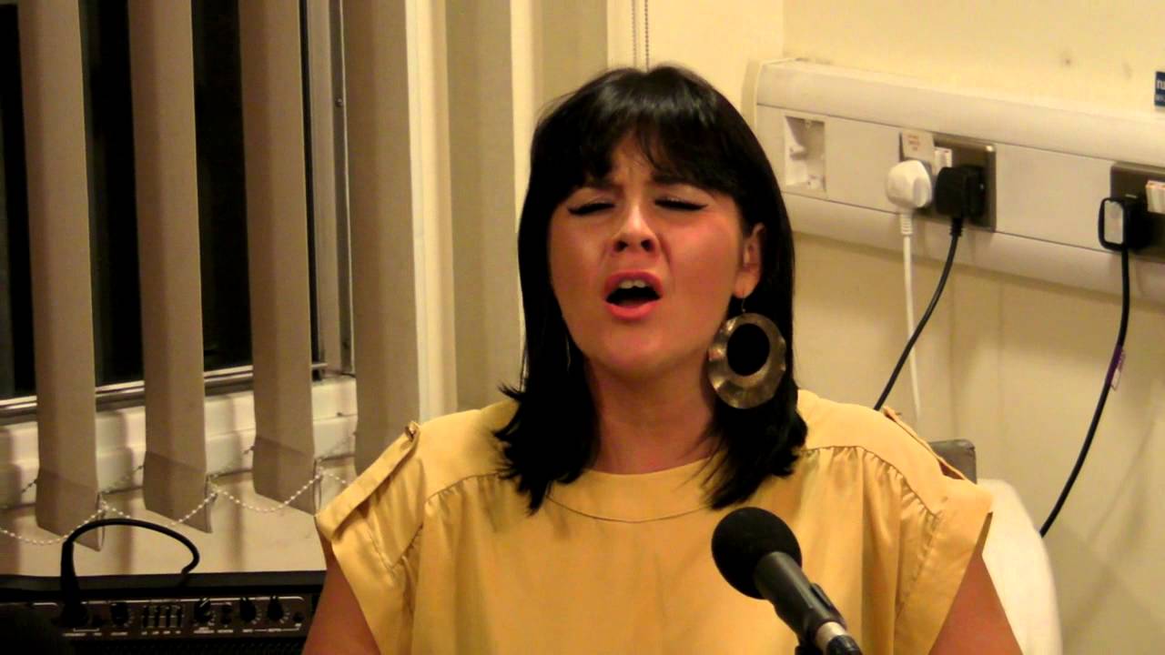 Hannah Dallas and Richie Yeates - Last Leaf to Fall (live at Choice ...