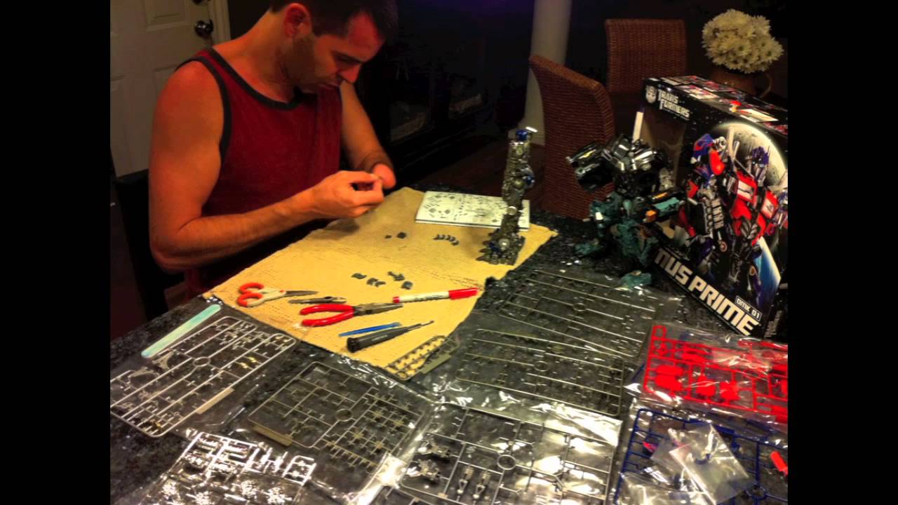 Optimus Prime - Day 1 - Dual Model Kit DMK01 - YouTube