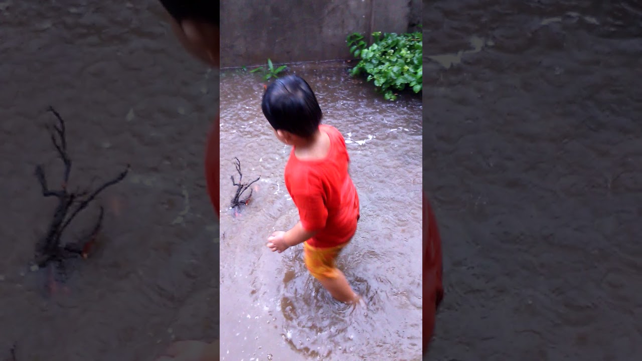 Main hujan-hujanan - YouTube