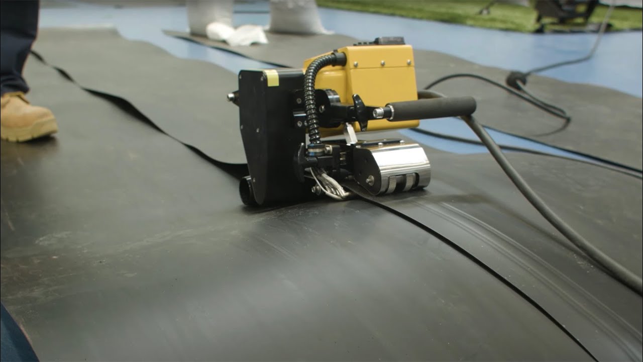 How To Weld Geomembrane - YouTube