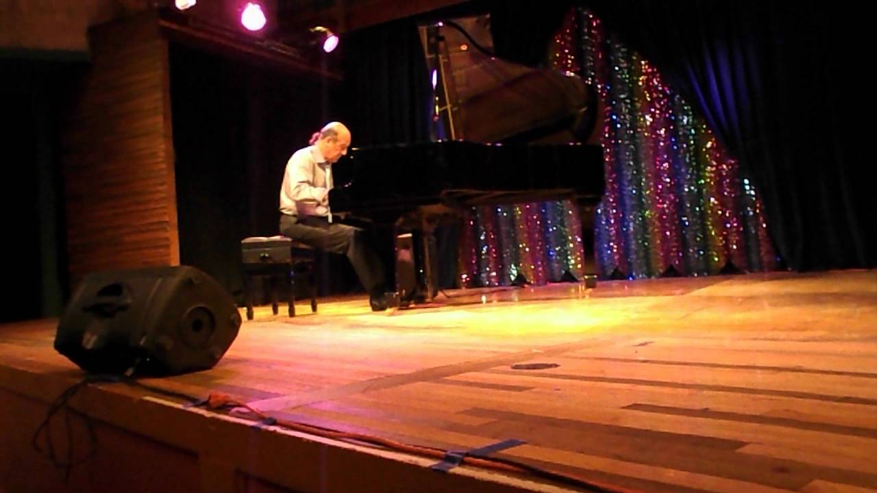 Emile Pandolfi 18th Variation / Somewhere in Time - YouTube