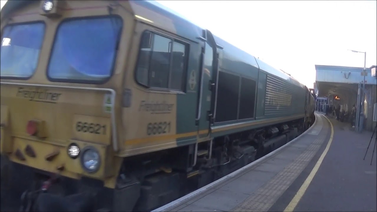 Freightliner class 66621 oil train - YouTube